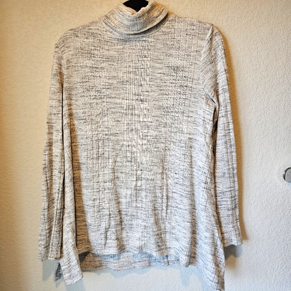 Simply Vera Vera Wang | Tops | Gorgeous Simply Vera Turtleneck Top ...